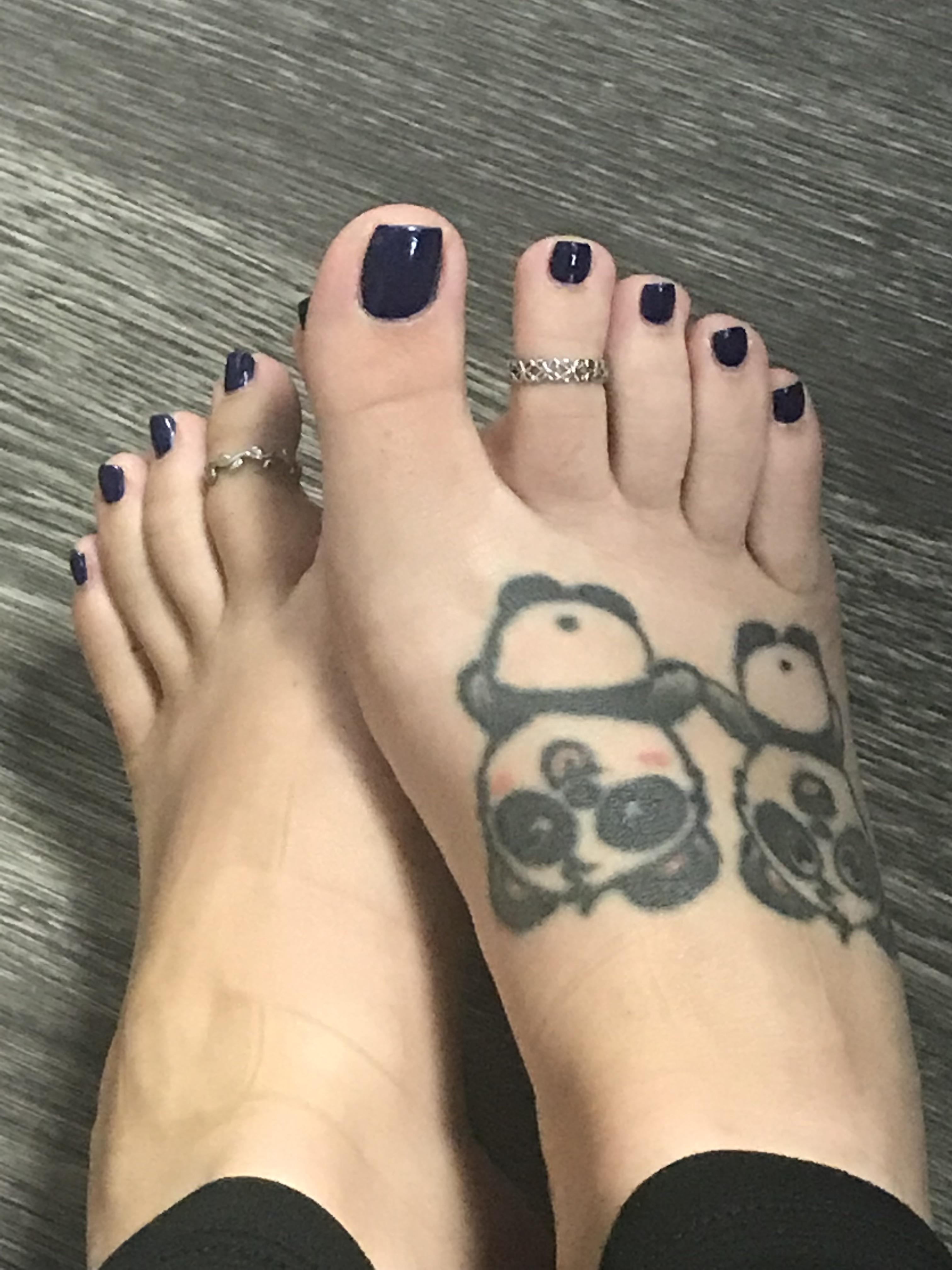 Gifts are the best! New toe rings! 🥰💋 | Scrolller