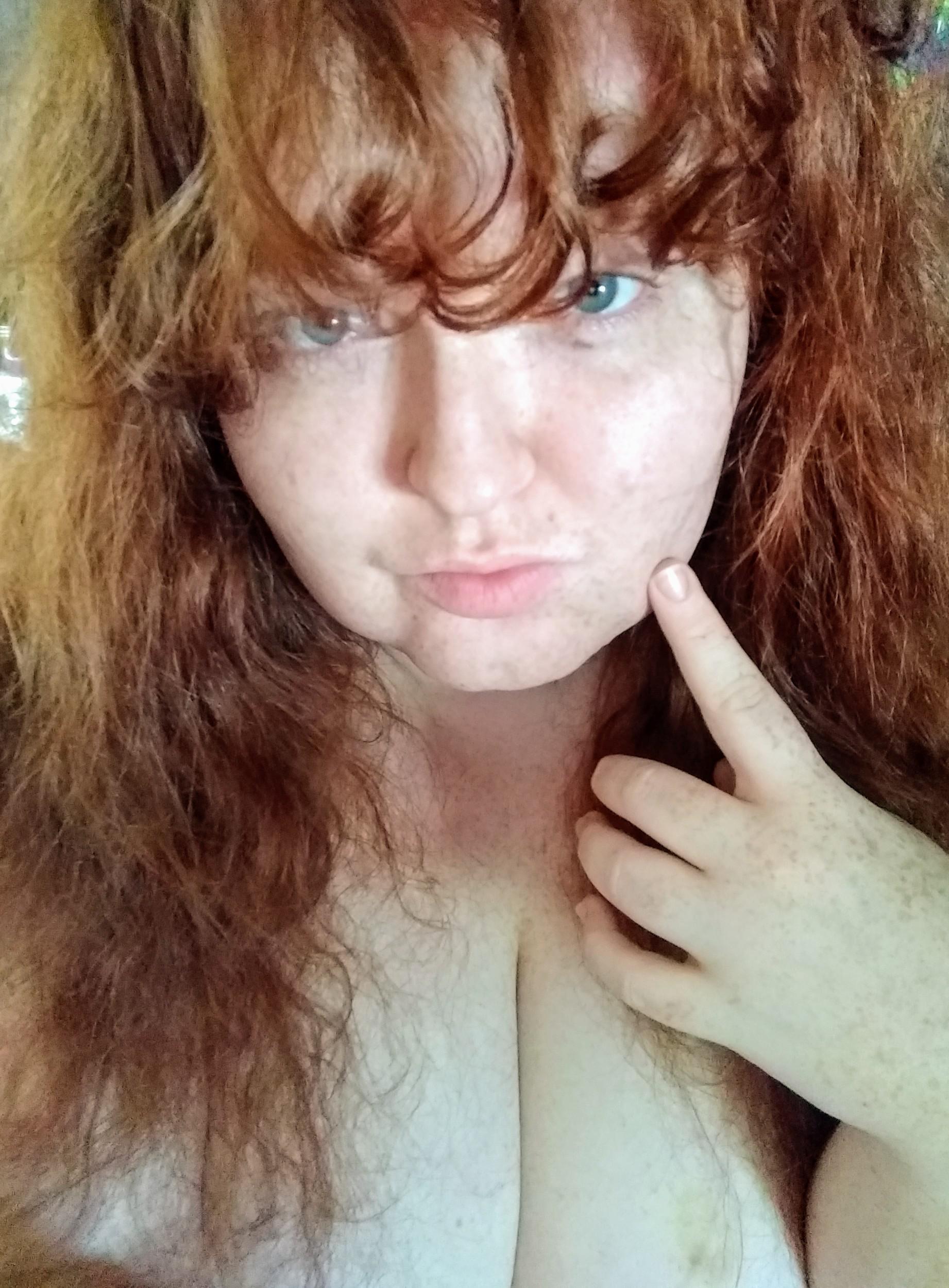 Gimme a kiss. 😘😘💋 | Scrolller