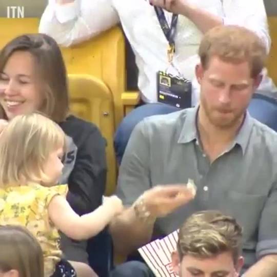 Girl Eat Popcorn with Prince Harry | Scrolller