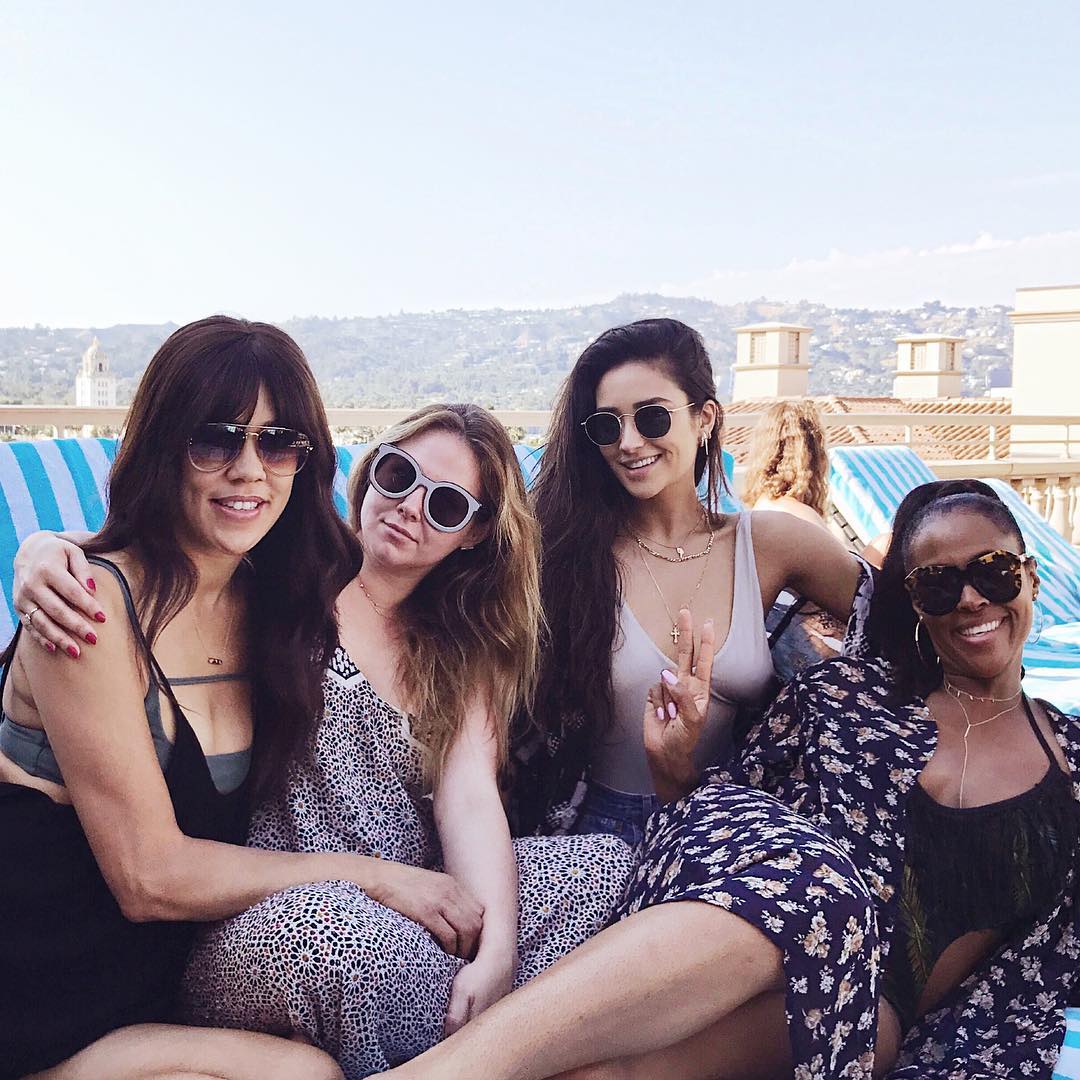 Girl Gang | Scrolller