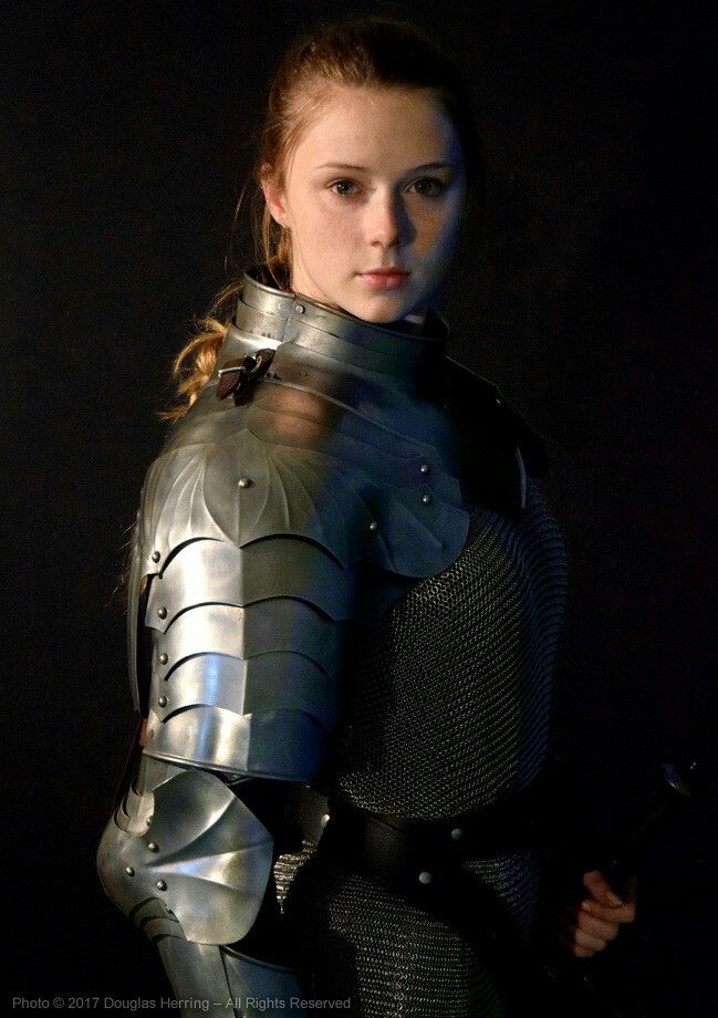 Girl in full armor | Scrolller