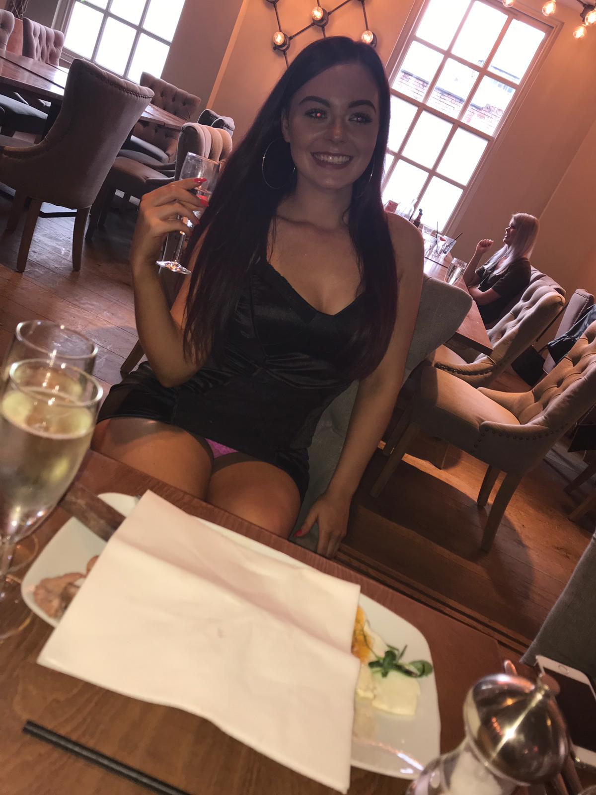 Girlfriend on night out looking fire | Scrolller