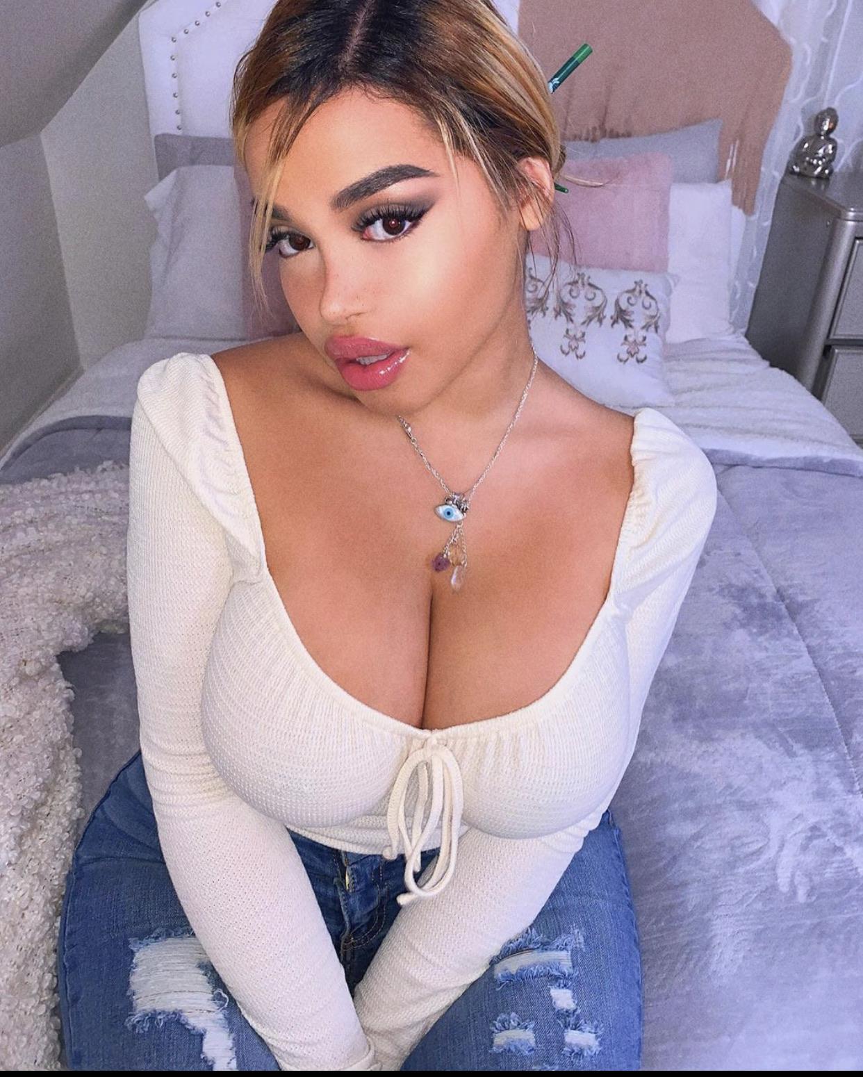 Giselle Lynette | Scrolller