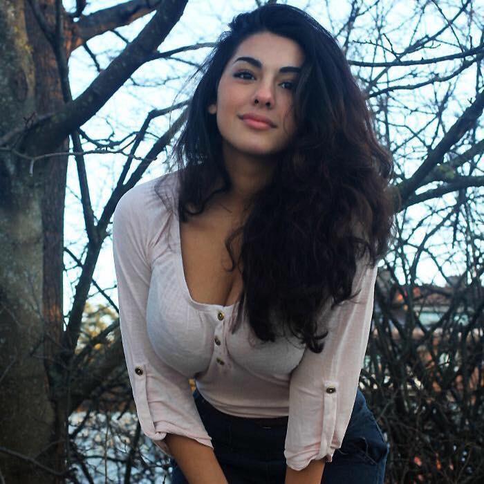 Gita Hadizadeh | Scrolller