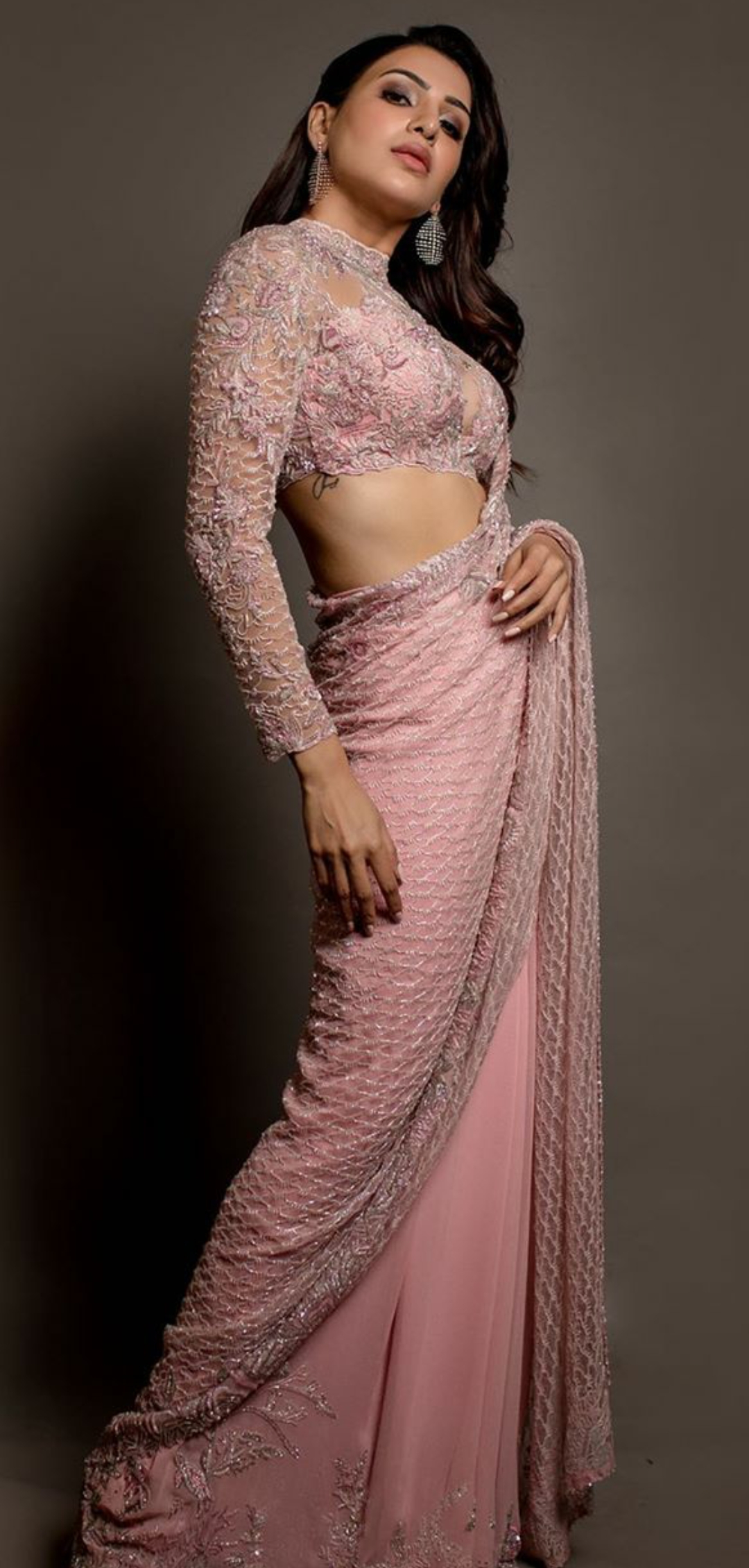 Glamorous Samantha | Scrolller