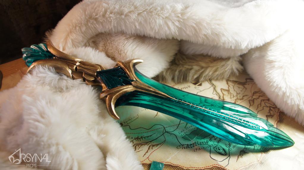 Glass Dagger | Scrolller