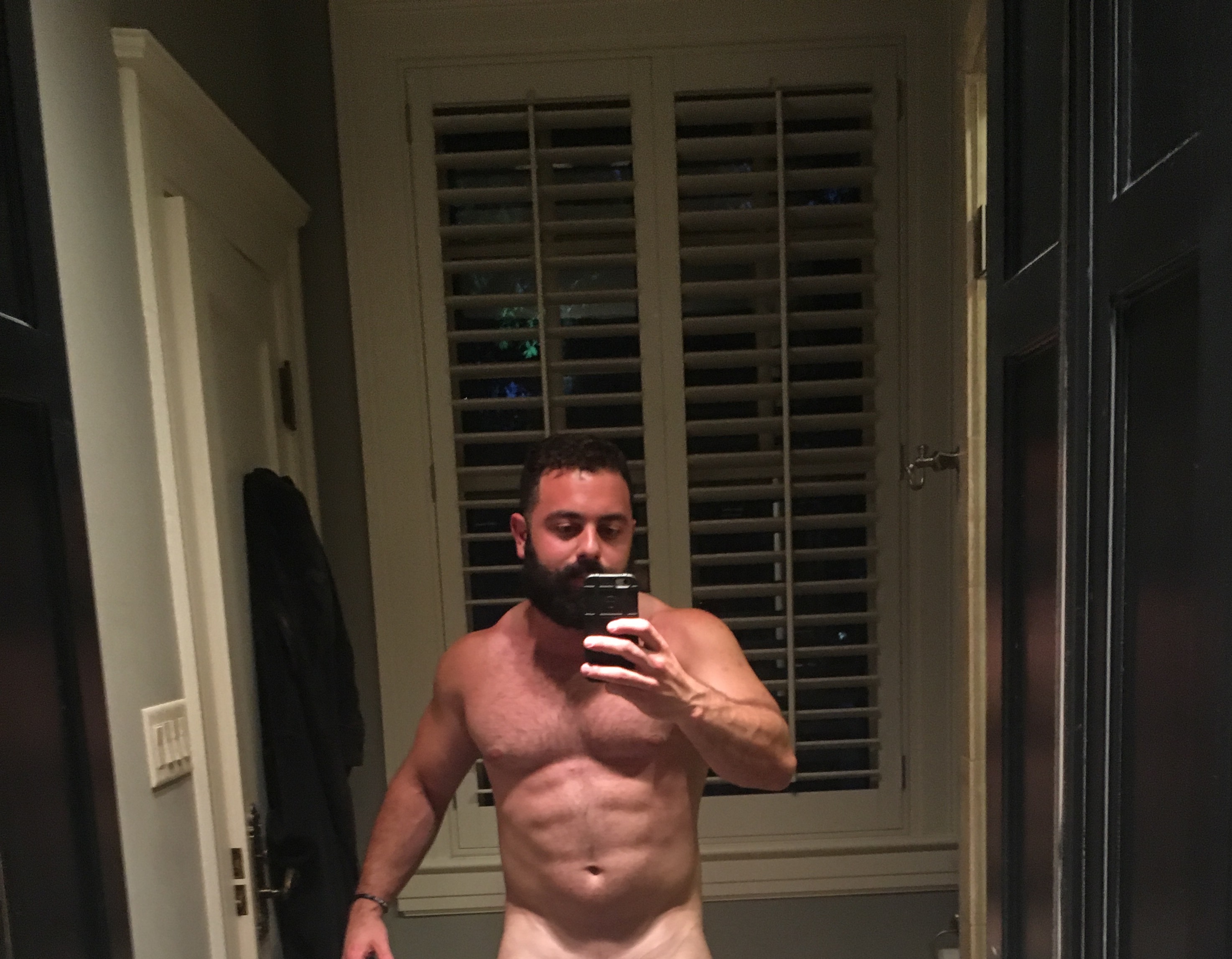 Glorious beard + abs + meathead = ??? | Scrolller