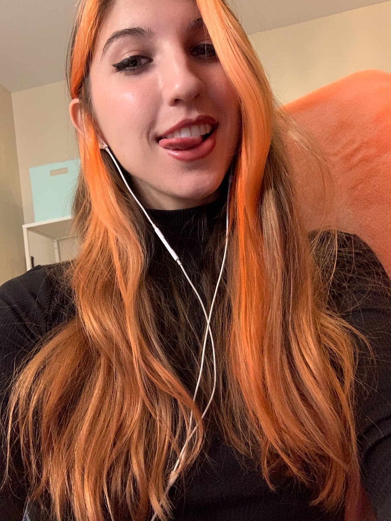 God I love her hair. She is so gorgeous. I'd have so much fun with her face 😩 | Scrolller