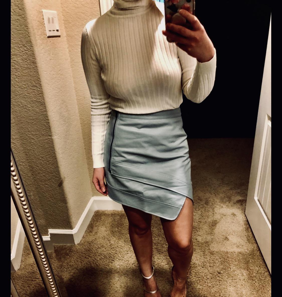 Going out braless again with my friends without my husband. Hope to get some attention 😘 | Scrolller