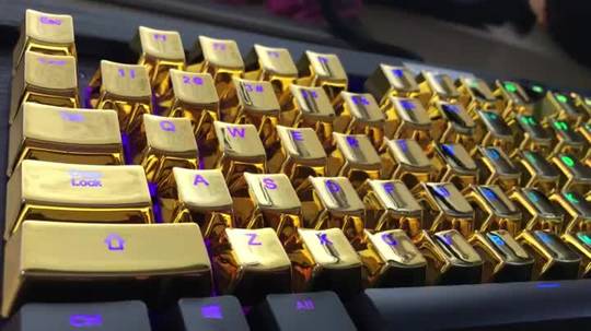 Gold Keycaps + Rainbow Backlight | Scrolller