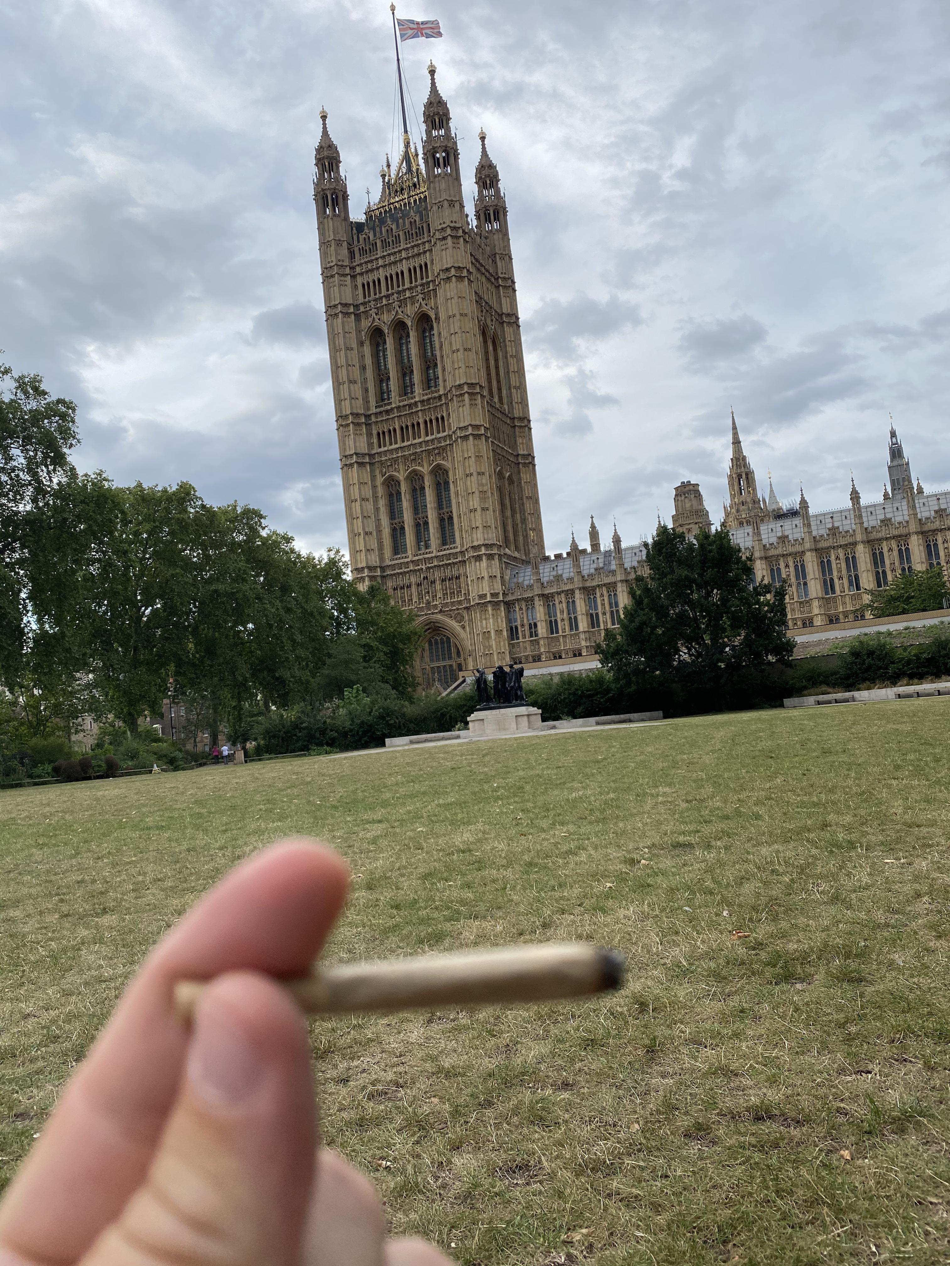 Good evening London! | Scrolller