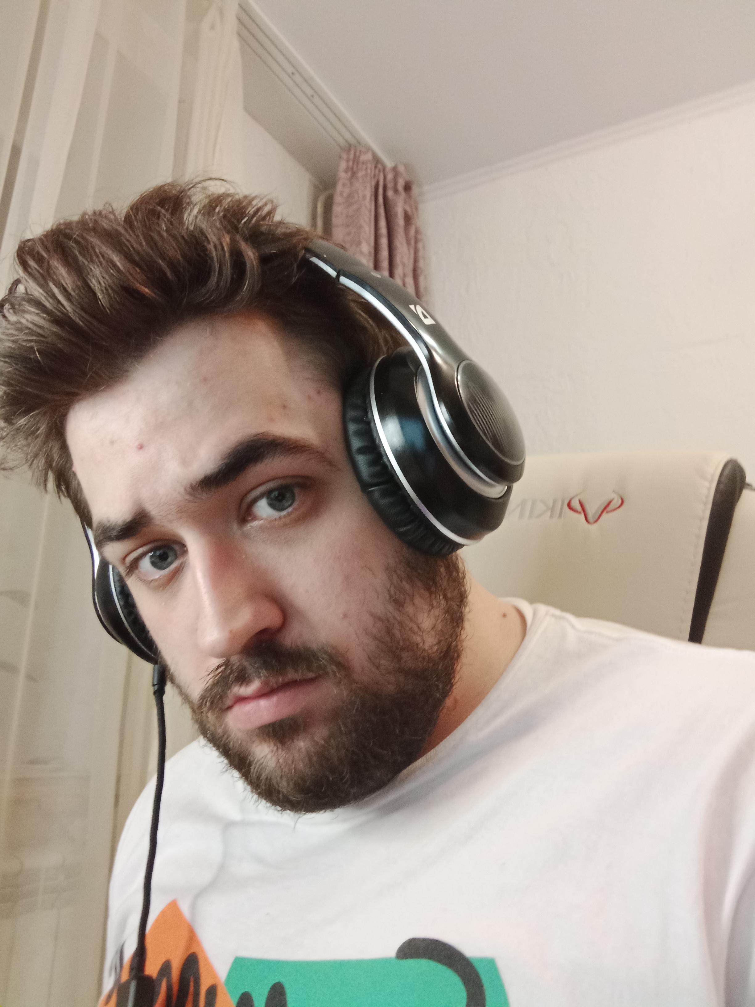 Good evening | Scrolller