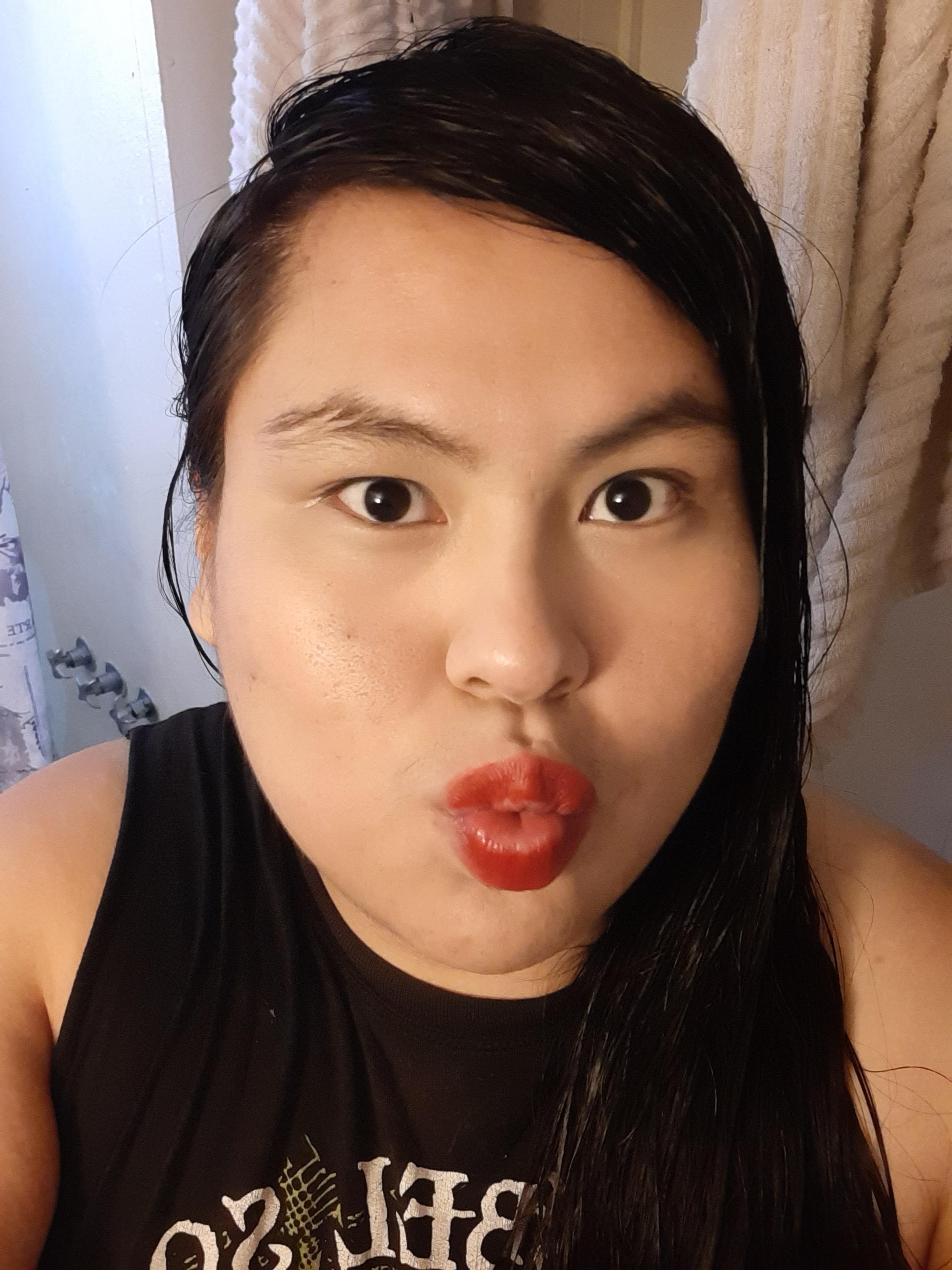 Goodnight kiss? | Scrolller