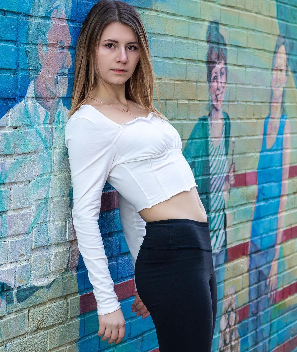 Gorgeous dancer | Scrolller