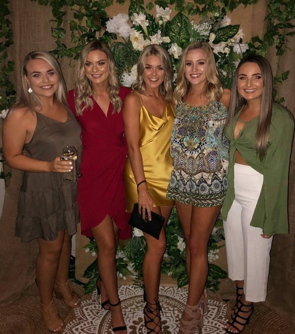 Gorgeous group | Scrolller