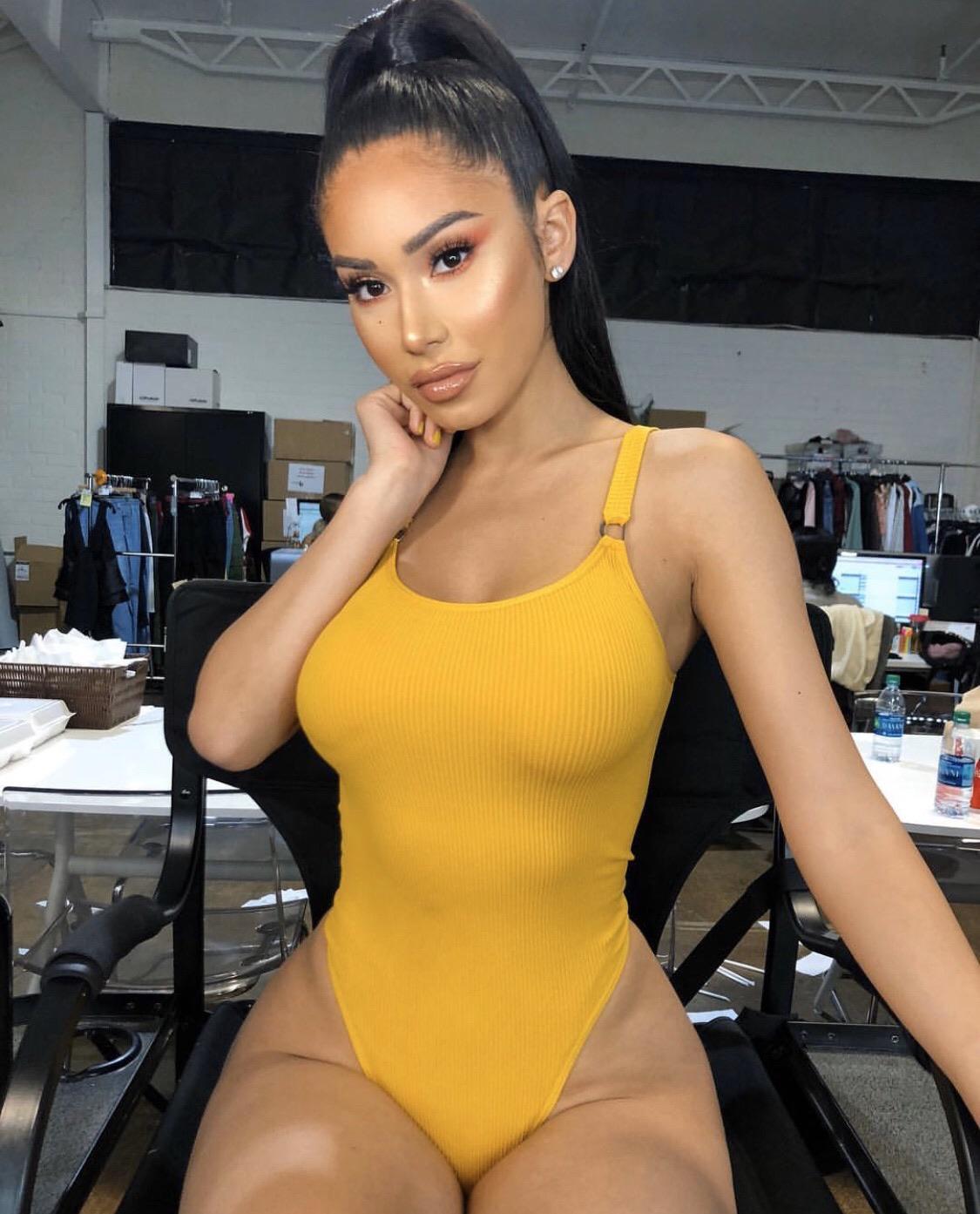 Gorgeous in yellow | Scrolller