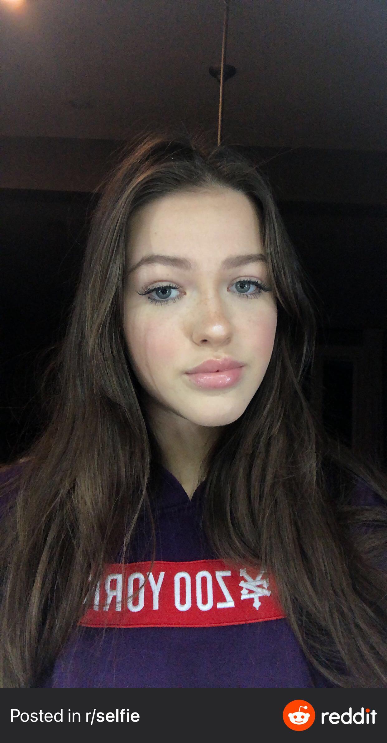 Gorgeous plump lipped white girl with such a pretty face | Scrolller