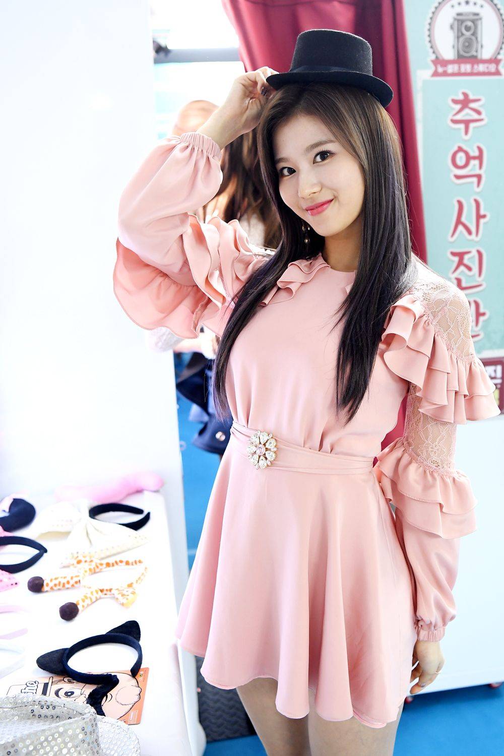 Gorgeous Sana | Scrolller