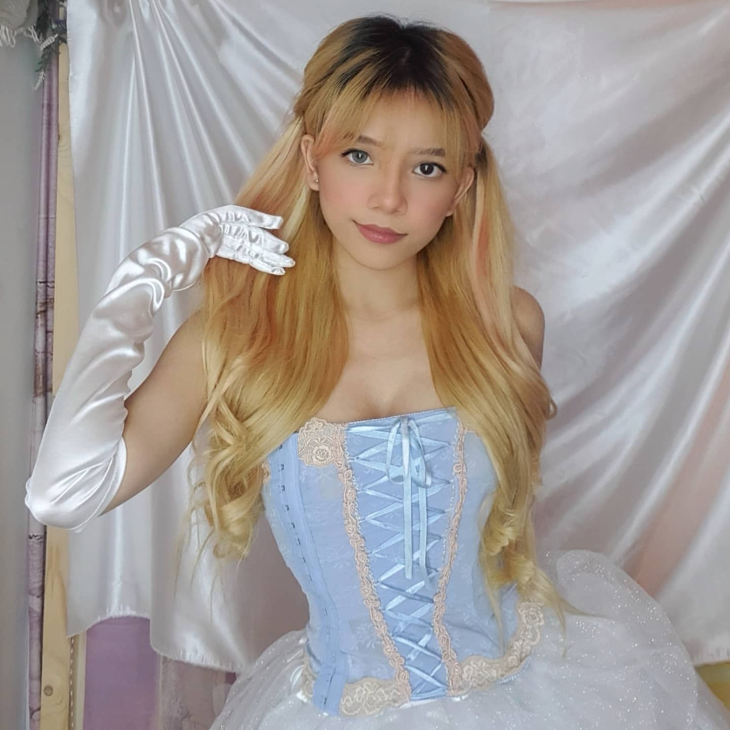 Got my Cinderella outfit on | Scrolller