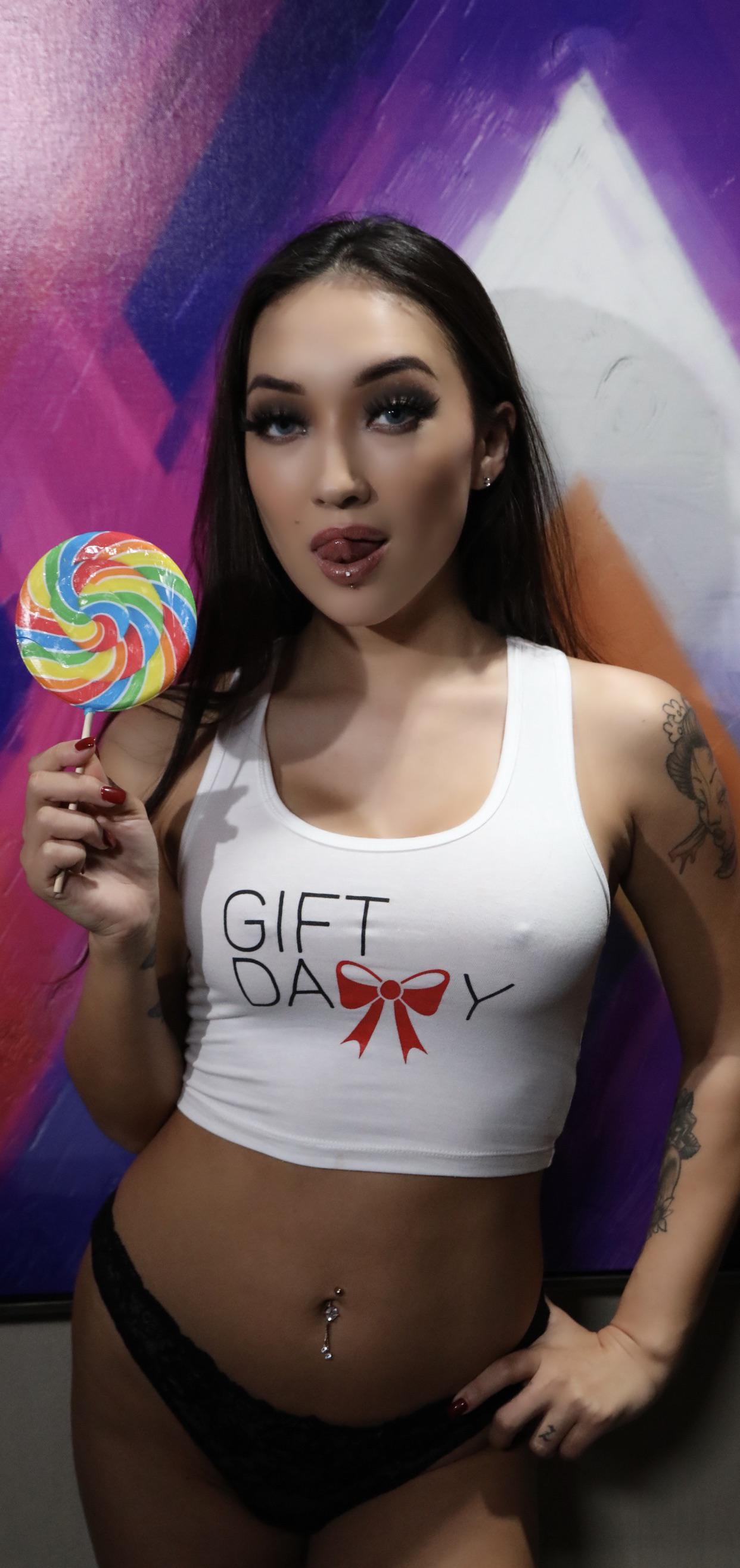 Hi Daddy! Got Sugar? 😉 Can’t wait to connect! 💋 | Scrolller