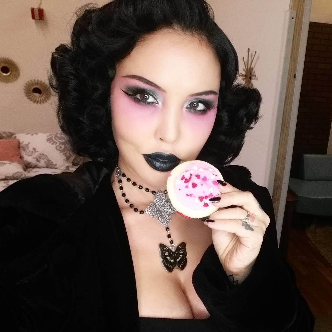 Goth makeup | Scrolller