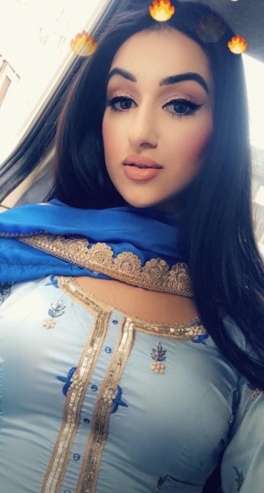 Gotta love tight kameezs | Scrolller