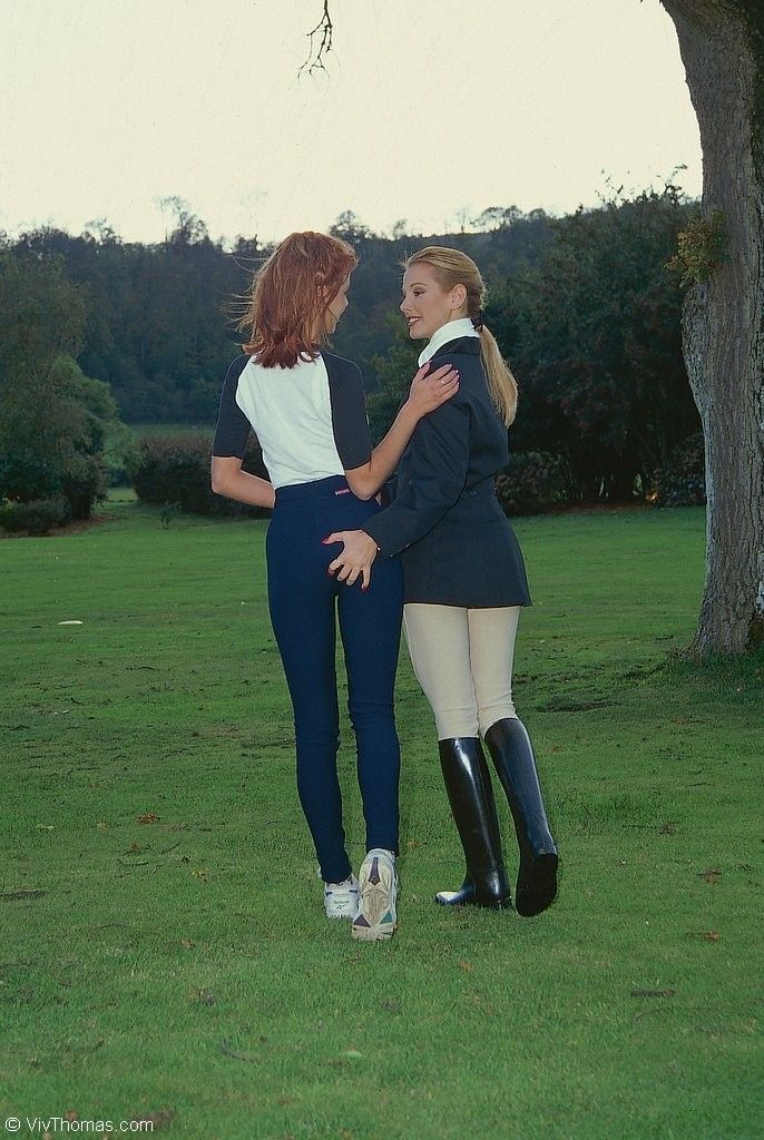 grabbing on the lawn | Scrolller