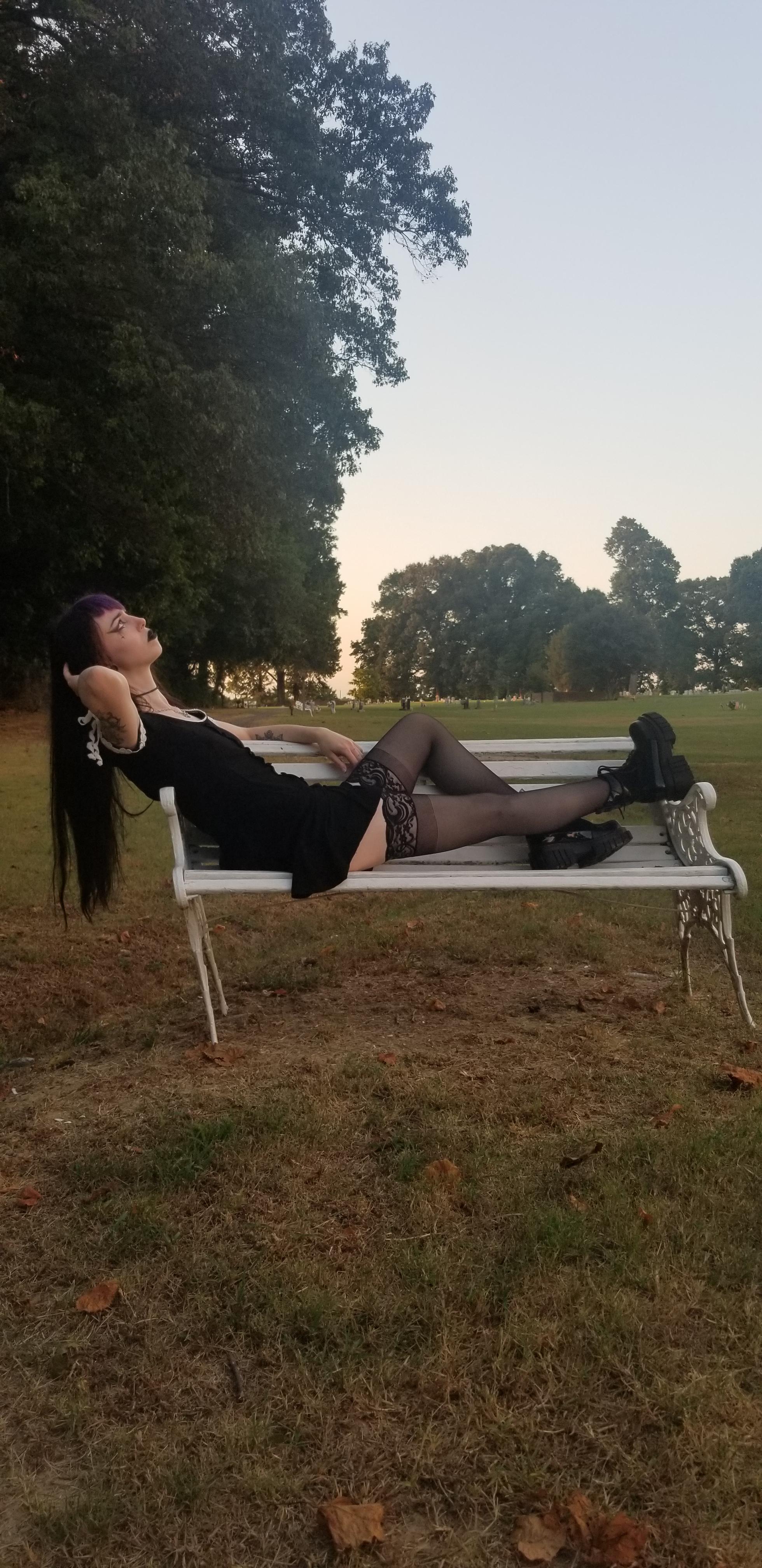 Graveyard shoot | Scrolller