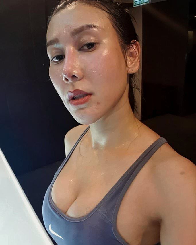 gray sport bra | Scrolller