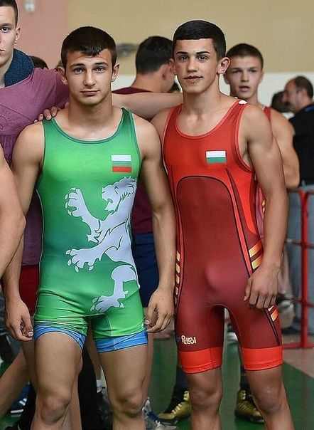 Green and red bulges | Scrolller