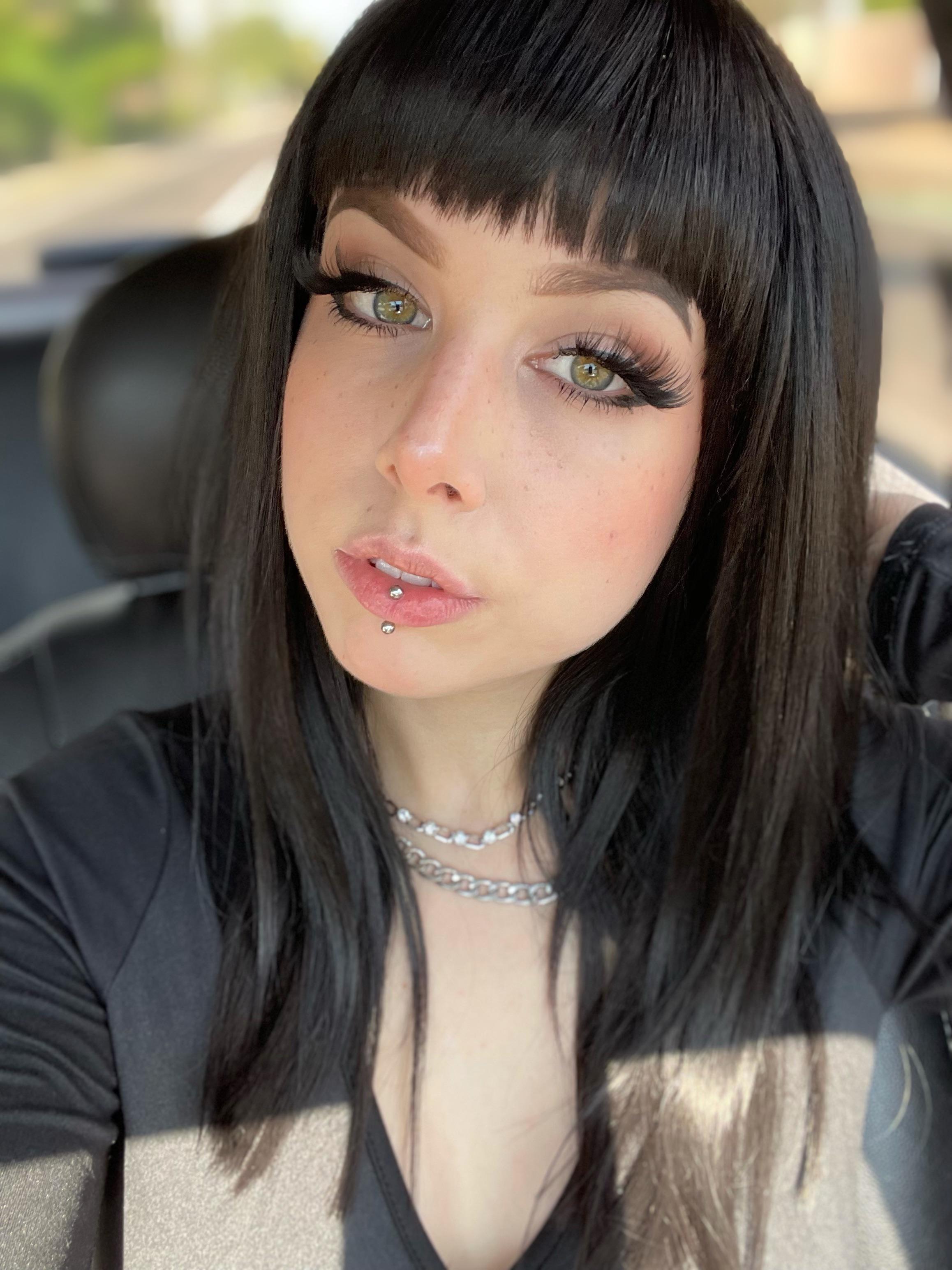 green eyed girls bring good luck! too bad mine are hazel | Scrolller