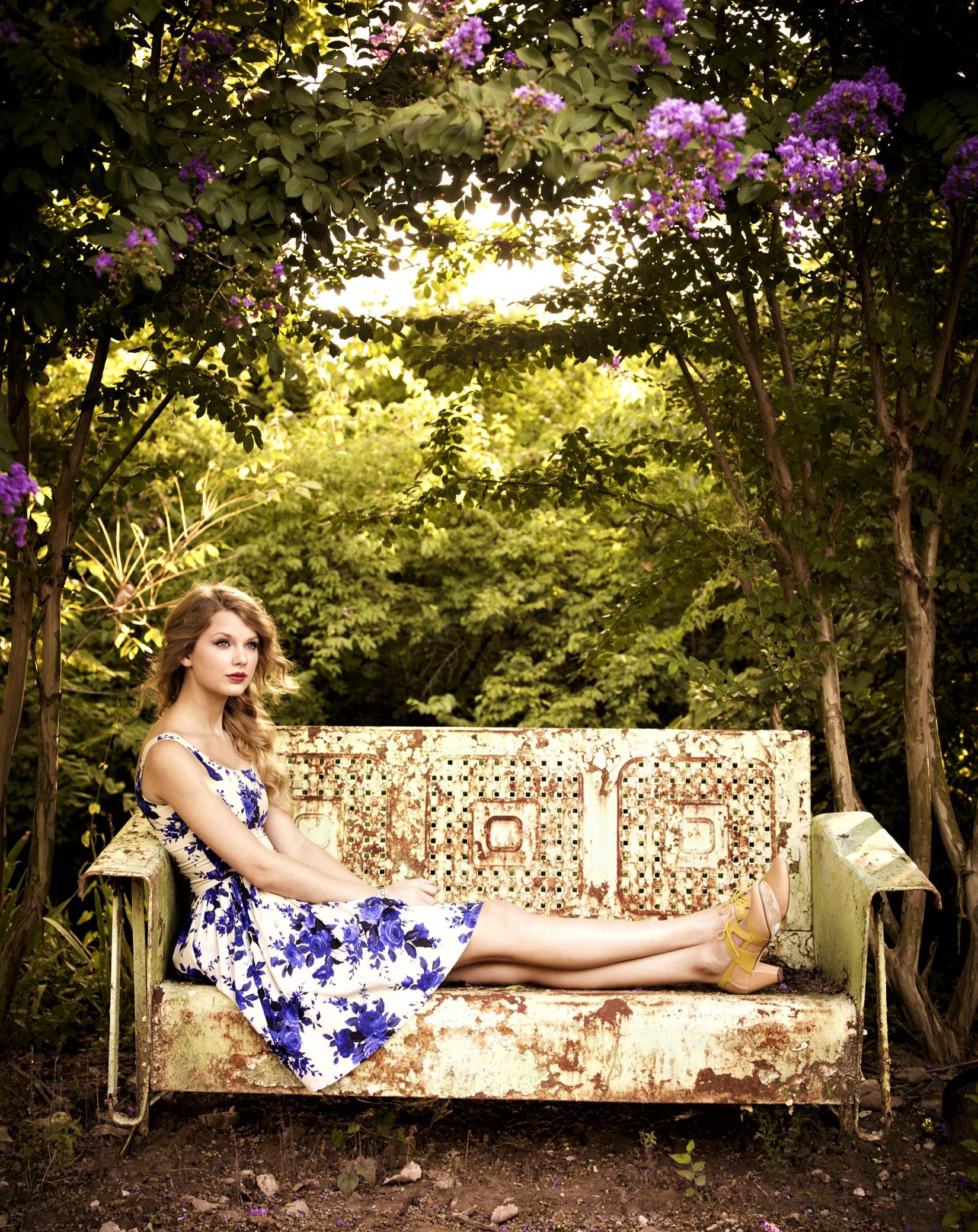 green was the color of the grass where i used to read at Centennial Park | Scrolller