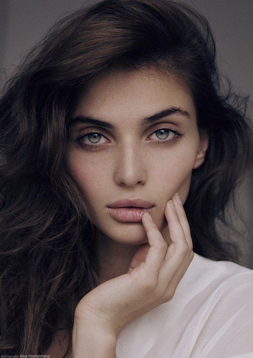 Grey Eyes Scrolller