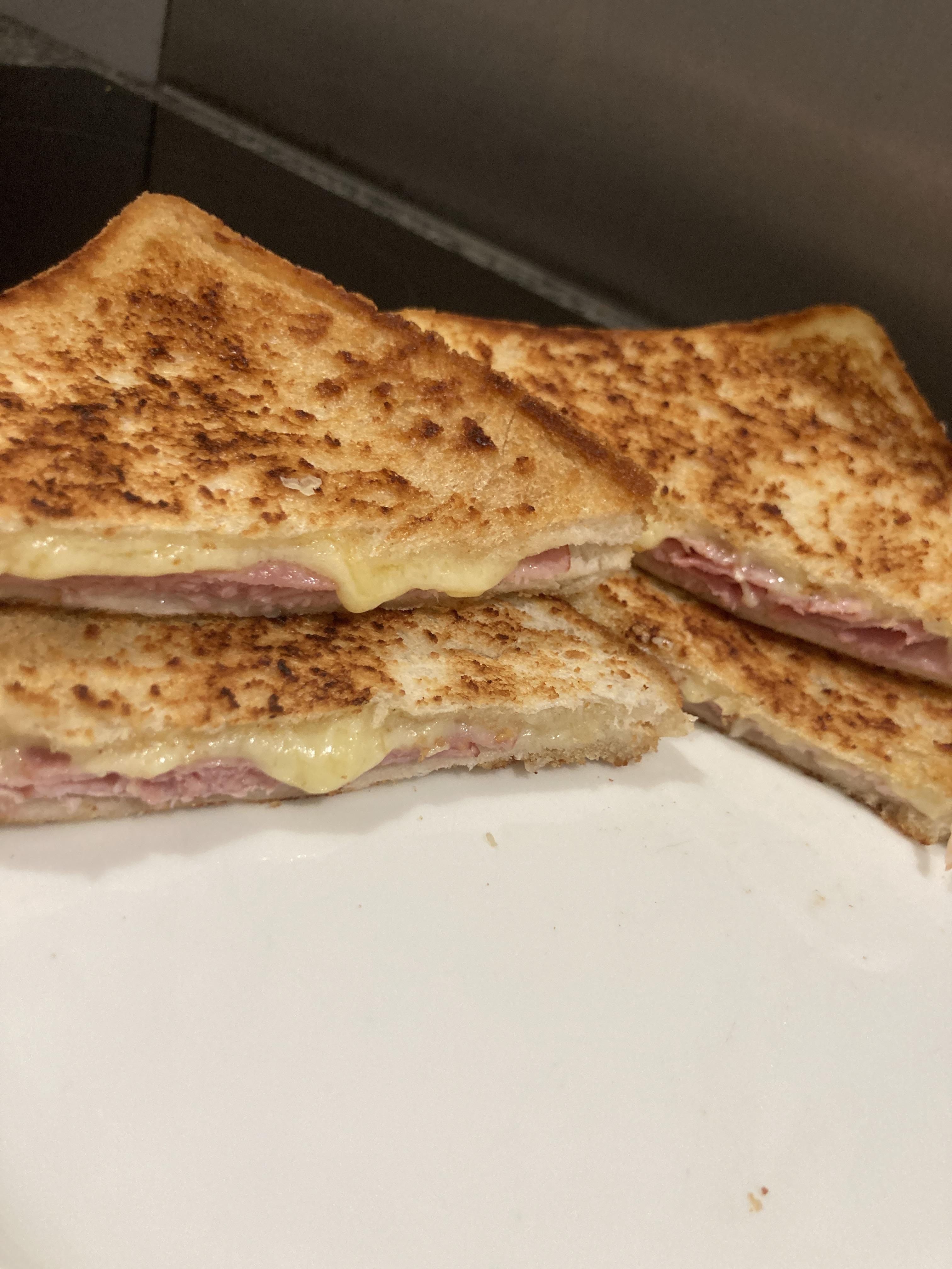 Grilled ham and cheese | Scrolller