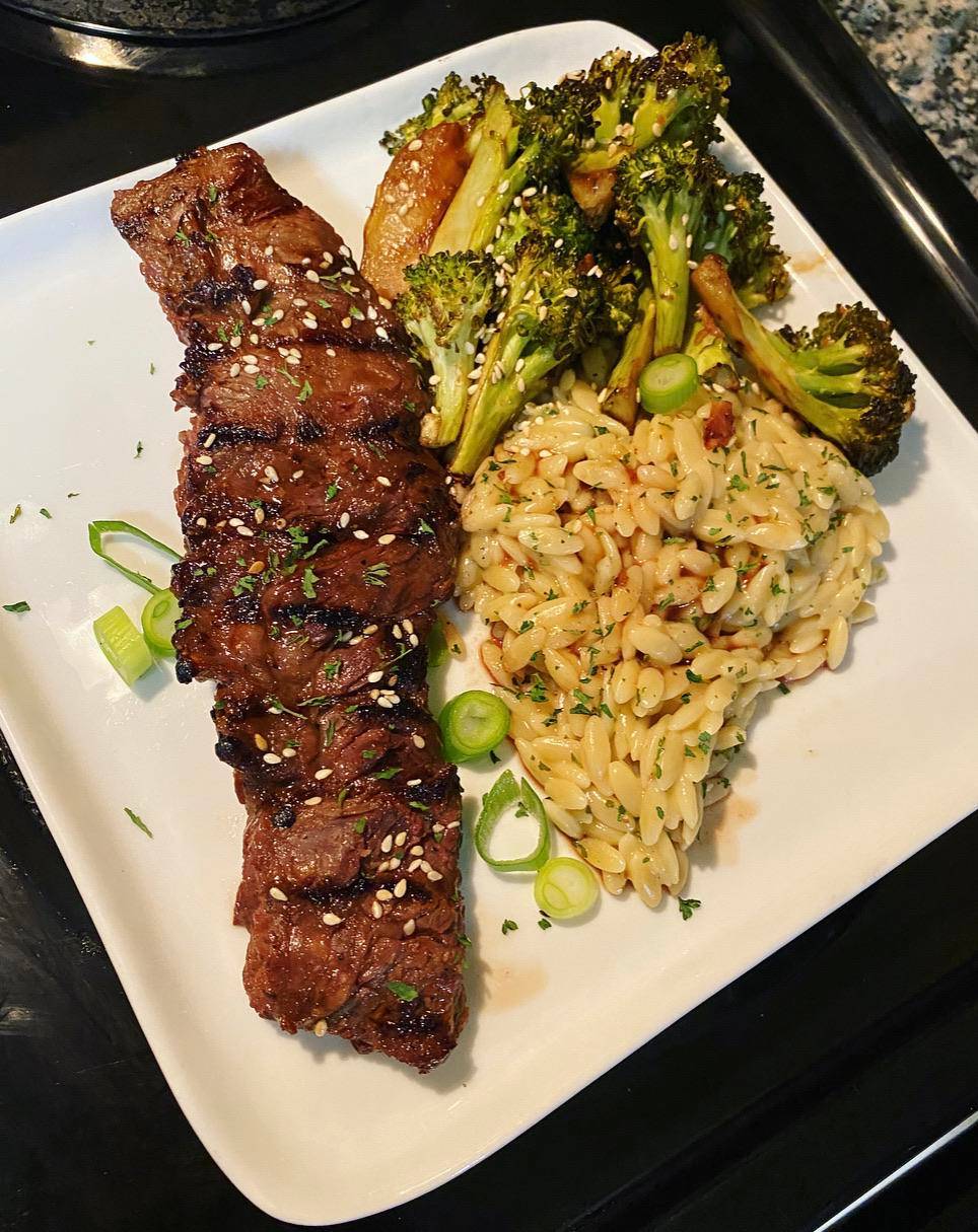 Grilled Medium-Rare Skirt Steak, Parmesan Orzo, and Roasted Broccoli 😋 | Scrolller