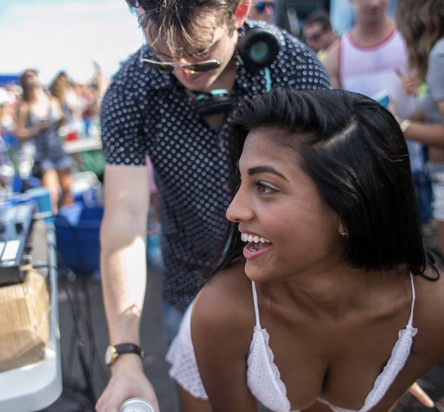 Grindin on the DJ | Scrolller