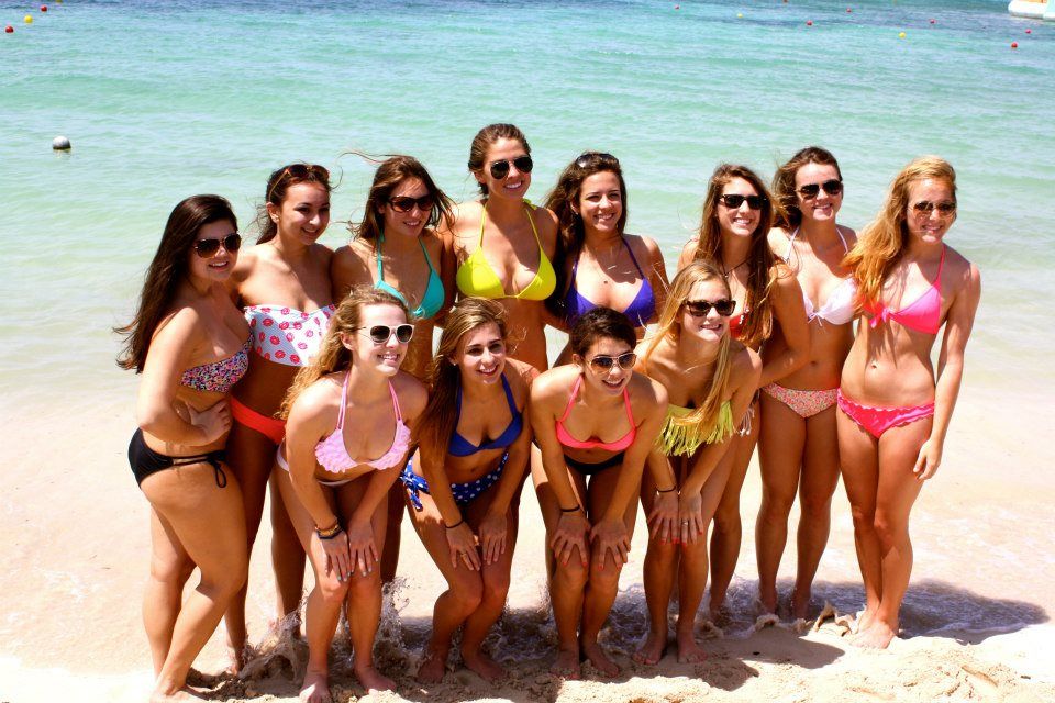 Group of beach babes | Scrolller