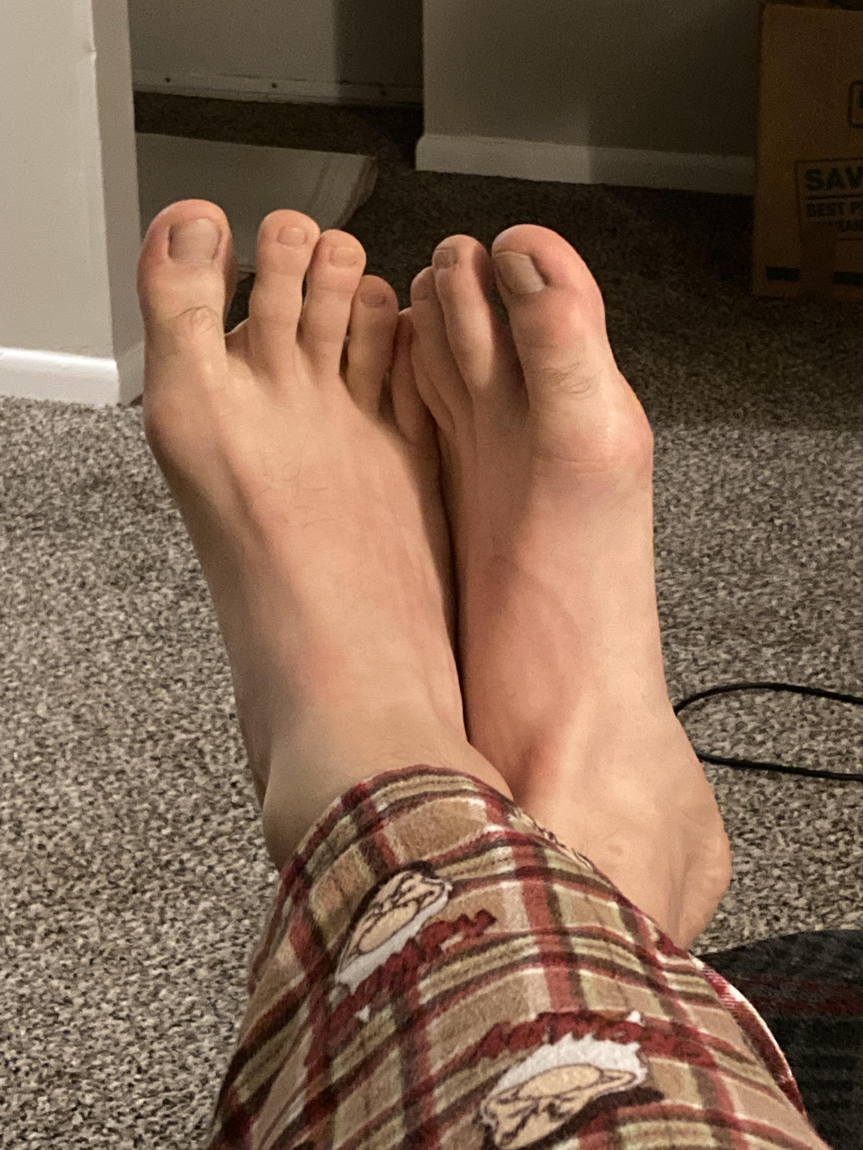 Grumpy toes | Scrolller