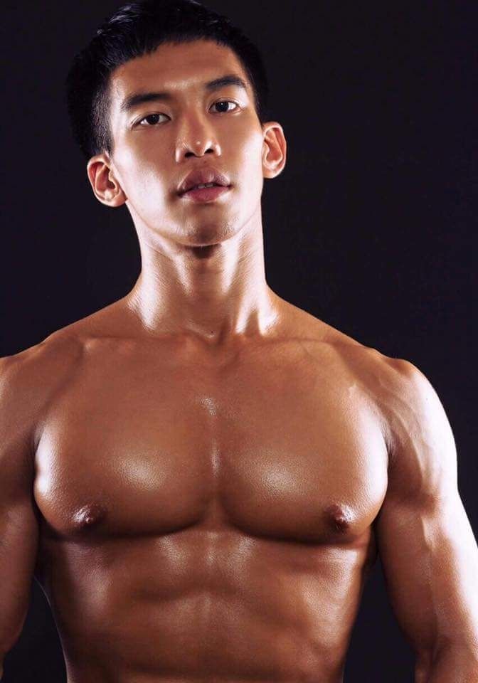 Guan Lin Chiu (邱小刃 'Qiu Xiao Ren') photographed by Timothy Photography (@a420122000) [xpost from ...