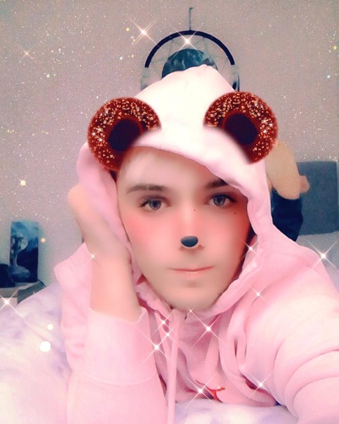 Guess what my favourite colour is? | Scrolller