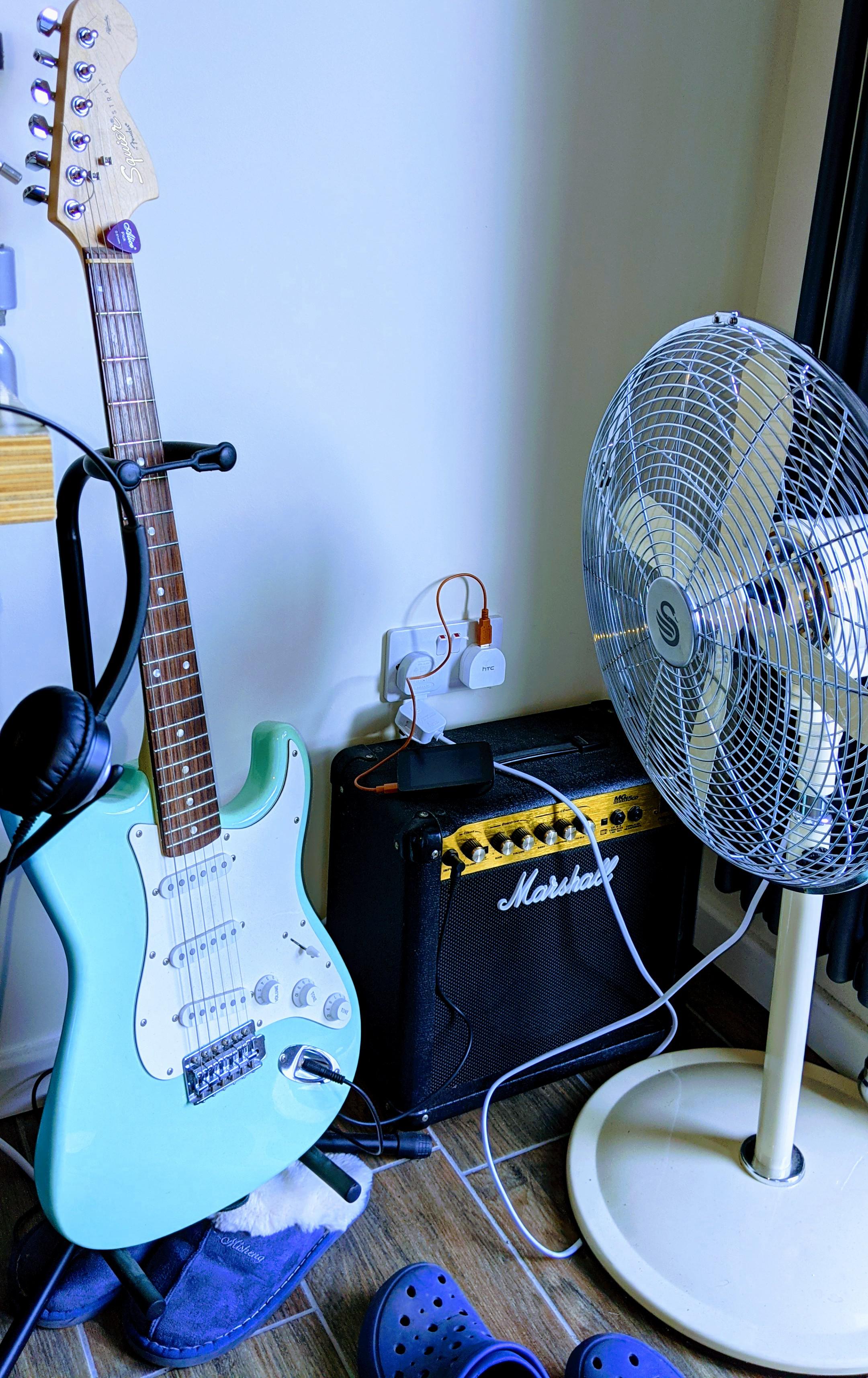 Guitar fan | Scrolller