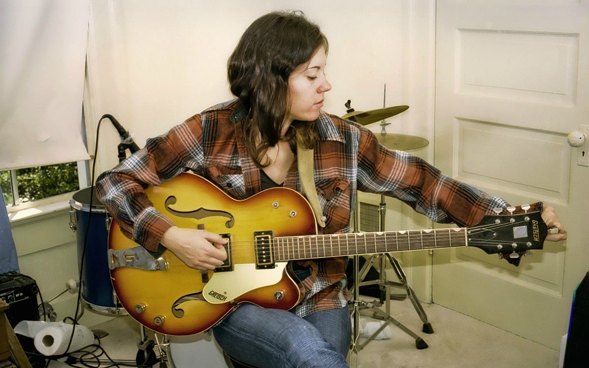 Guitar girl. | Scrolller