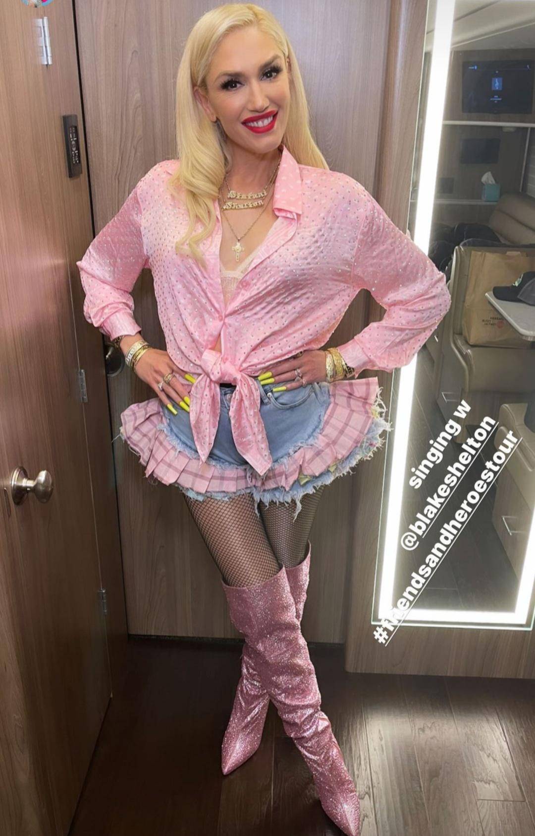 Gwen Stefani | Scrolller