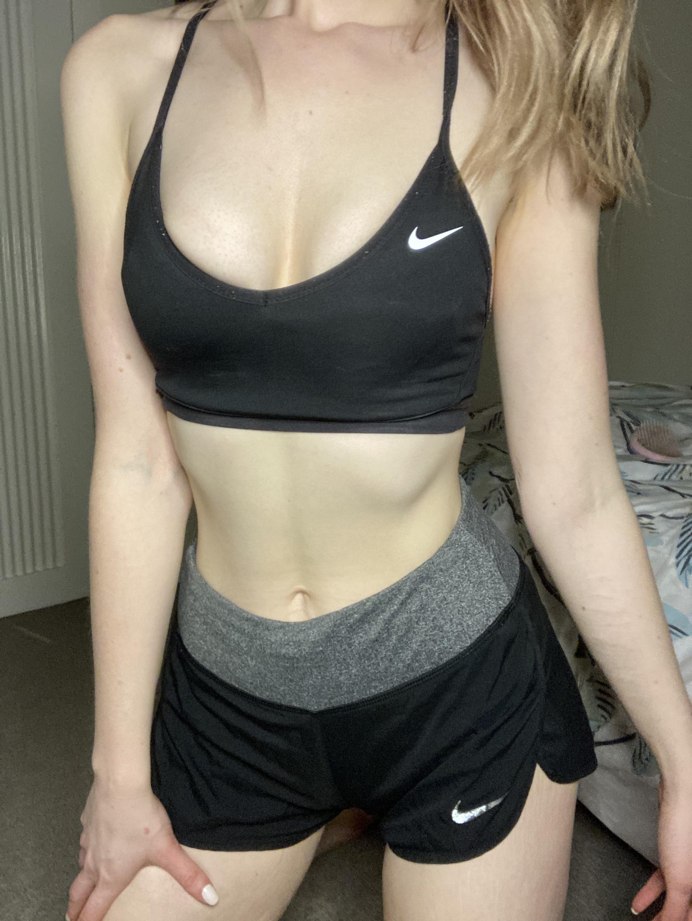 My first post here! Hi I’m Nicole x | Scrolller