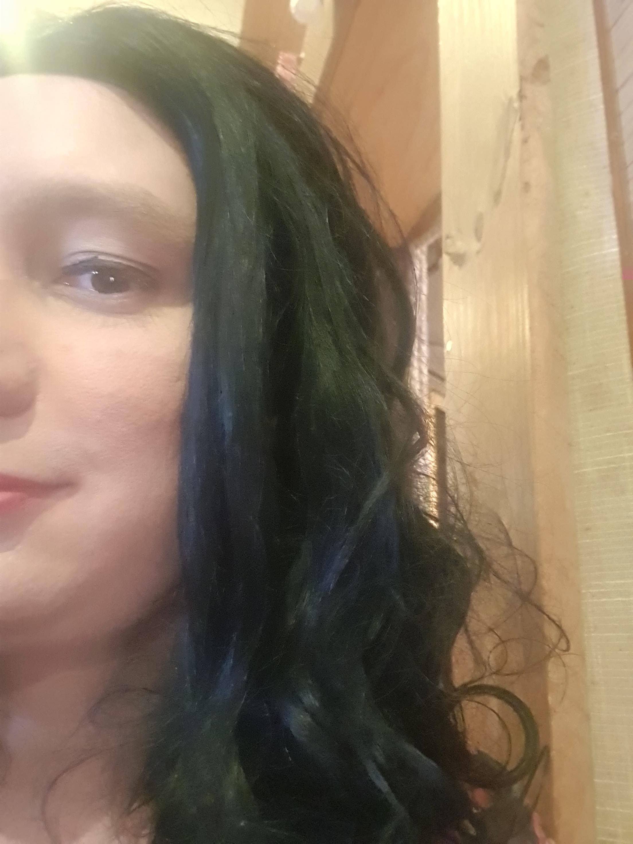 Half a selfie. Who wants a full one? | Scrolller