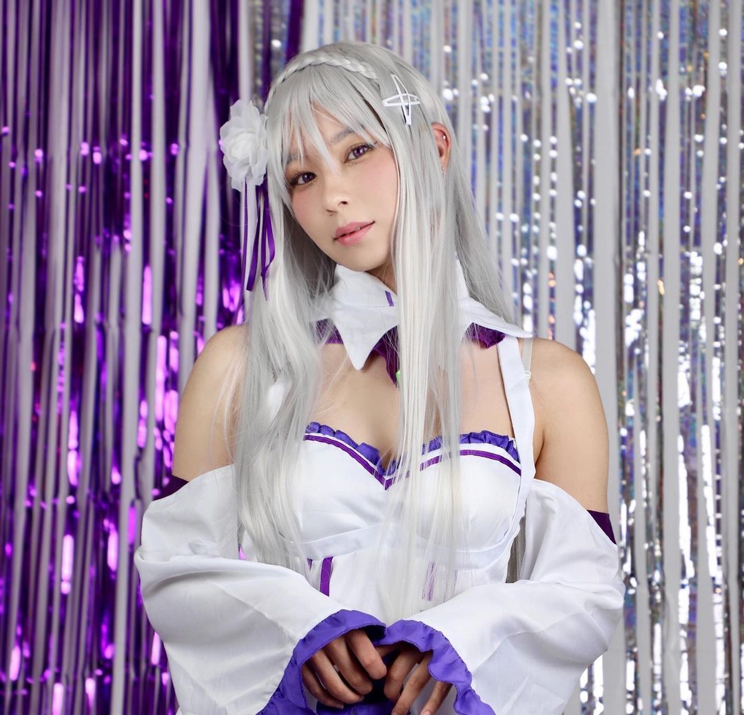 Hana's Emilia cosplay | Scrolller
