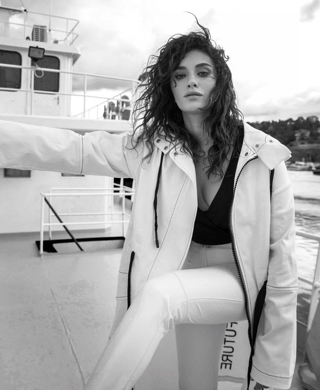 Hande Doğandemir | Scrolller