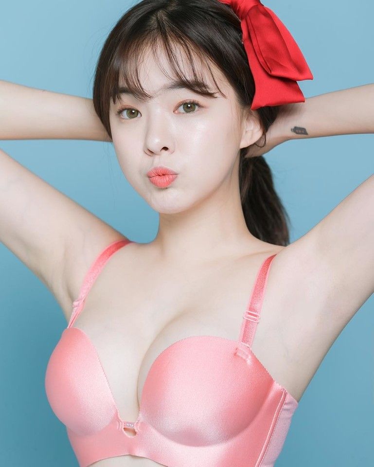 Haneul lina | Scrolller