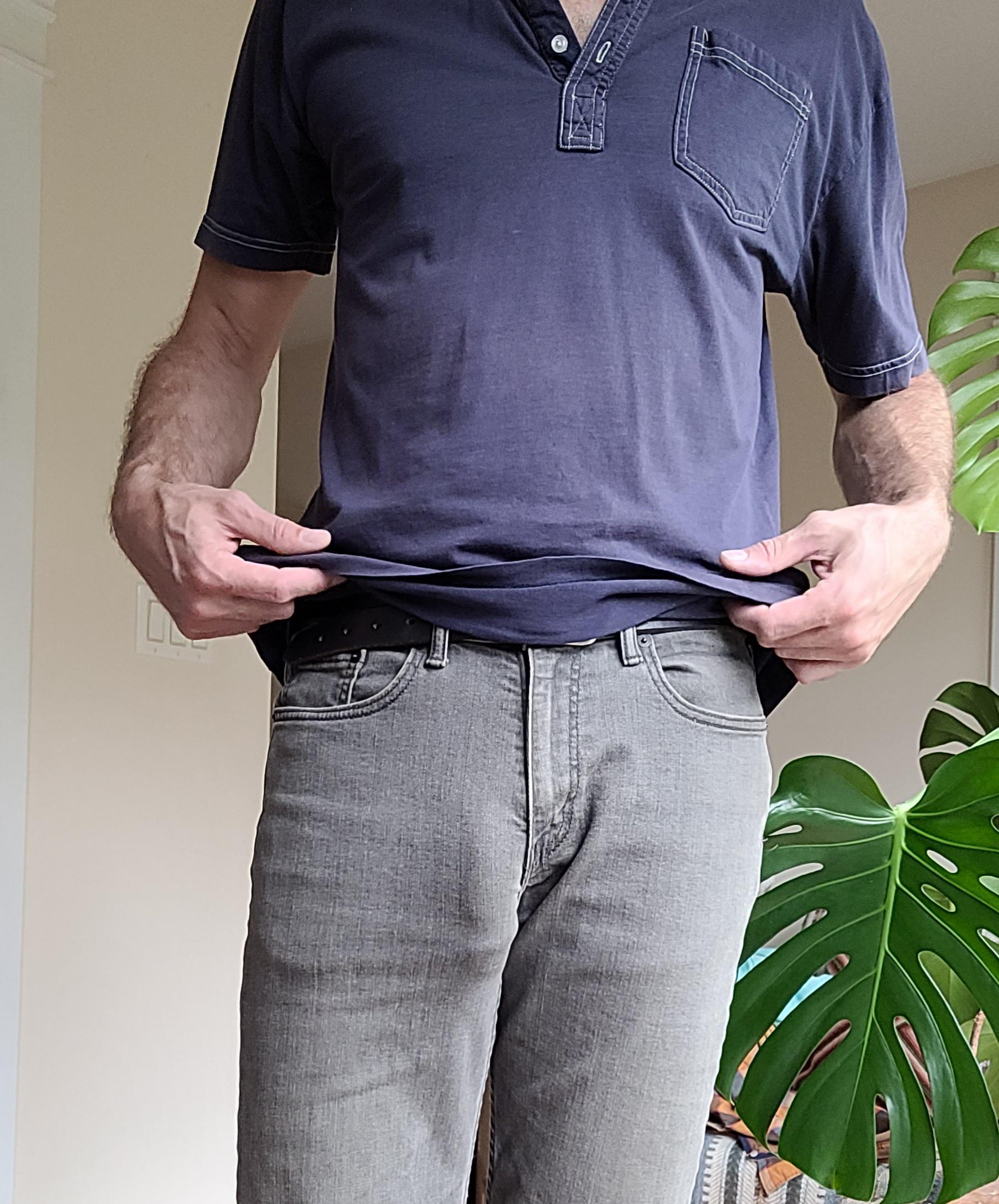 Hang loose in Levi's | Scrolller