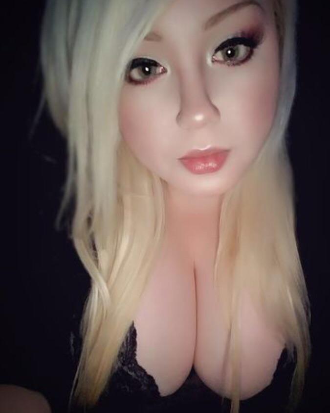 Hang out with me? | Scrolller